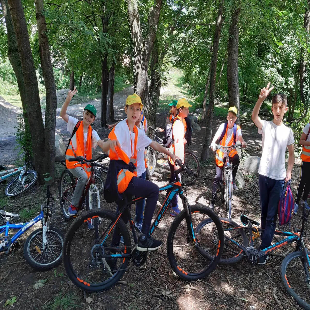 Колоездене за деца в Lucky Bansko Kids Camp I Lucky Bansko Kids Camp